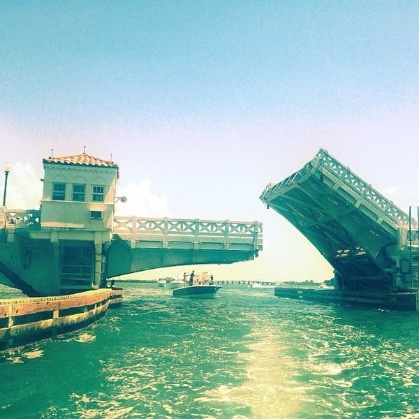 Venetian Causeway Open Drawbridge - 2 tips from 348 visitors
