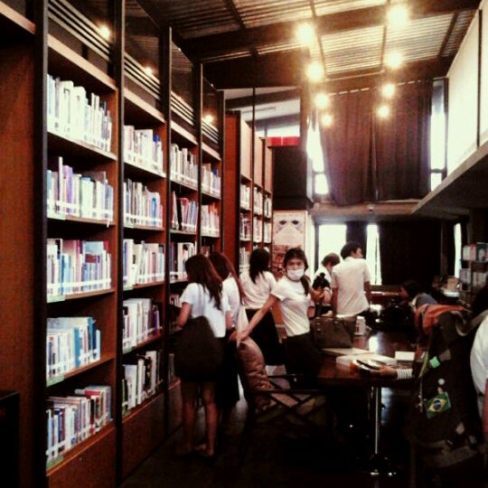 William Warren Library - Library in Wang Mai