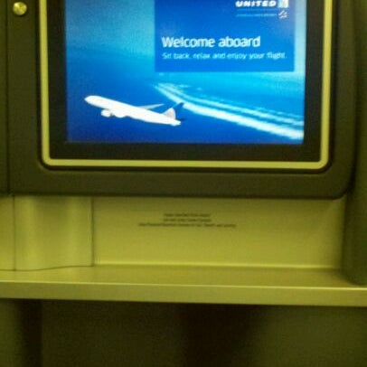 United Airlines Flight 907 - Plane