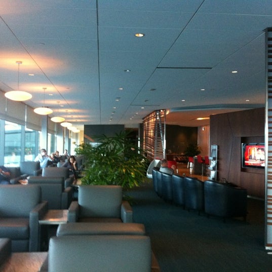 Maple Leaf Lounge - Airport Lounge in Ottawa