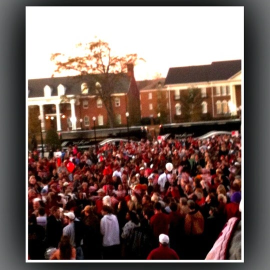 Hartselle Junior High School - 40 visitors