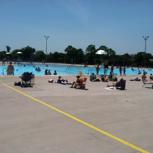 Newbridge Pool - Swimming Pool in Bellmore