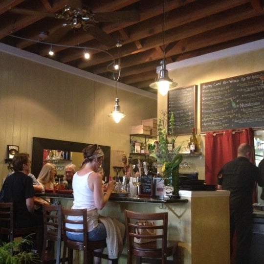 Heyday Cafe - 325 Main St