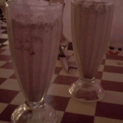 Zebb's Deluxe Grill & Bar - Burger Joint in Syracuse