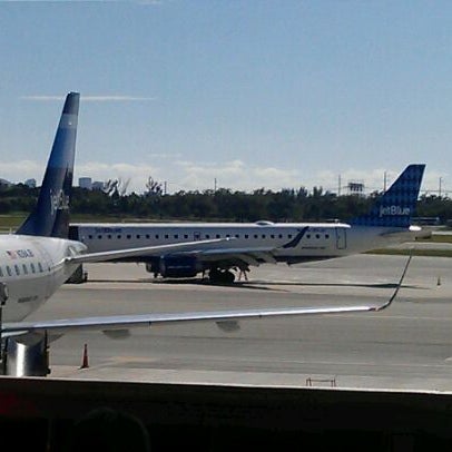 Gate F4 - Airport Gate
