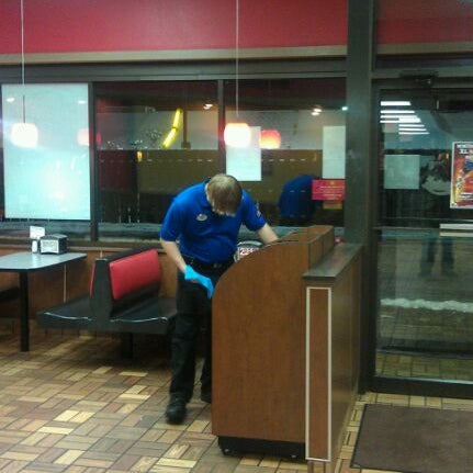 Hardee's - Fast Food Restaurant