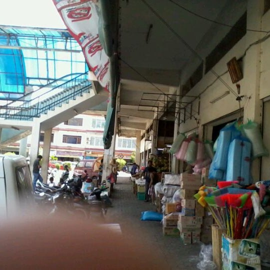 Pasar Penuin - 8 tips from 947 visitors