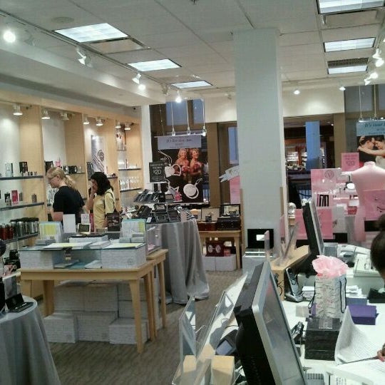 Things Remembered - Gift Store