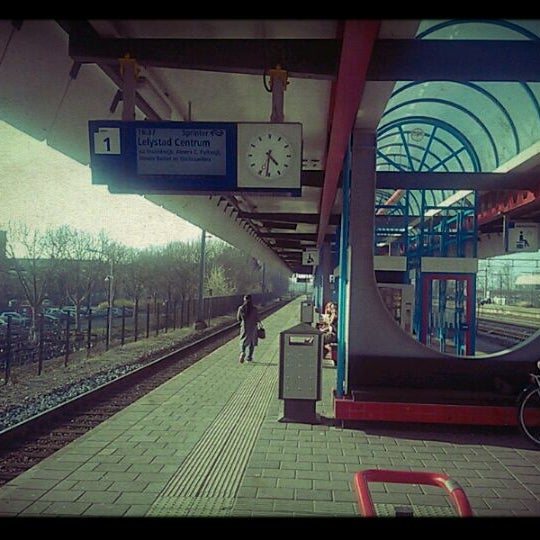 Station Weesp - Train Station in Weesp