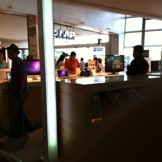 Emax Apple Store & Lounge - Jakarta Selatan, Jakarta