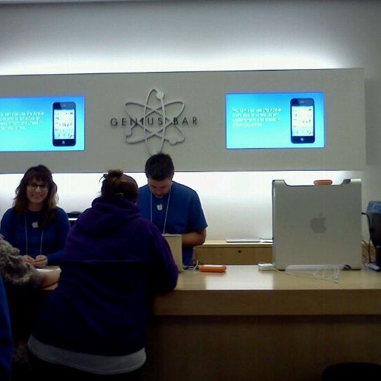 Photos at Apple Short Pump Town Center - Electronics Store