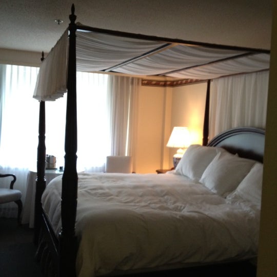 The Simsbury Inn - 9 tips from 694 visitors