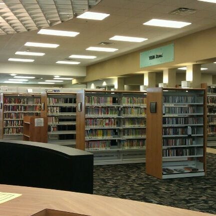 The Villages Public Library @ Pinellas Plaza - Library in Wildwood