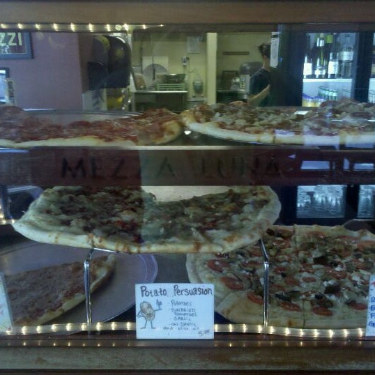 Mezza Luna Pizzeria - Pizzeria