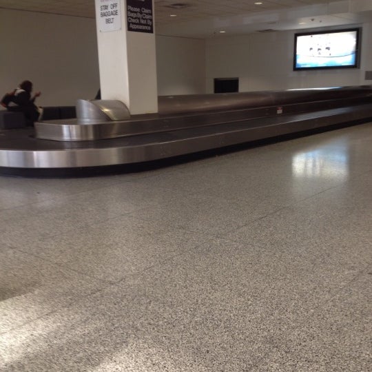 Delta Air Lines Ticket Counter - Airport Ticket Counter