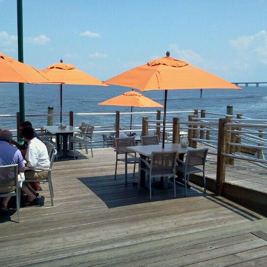 Persimmons Waterfront Restaurant - Seafood Restaurant in Downtown New Bern