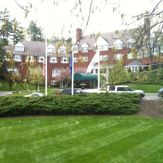 The Simsbury Inn - 9 tips from 706 visitors