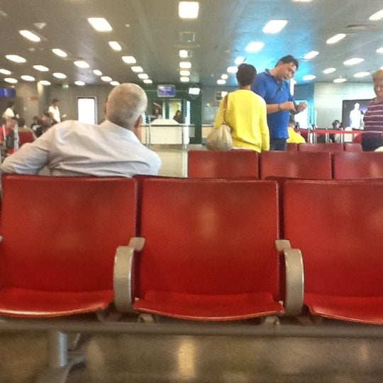 Gate A17 - Piano 1 - 1 tip from 705 visitors