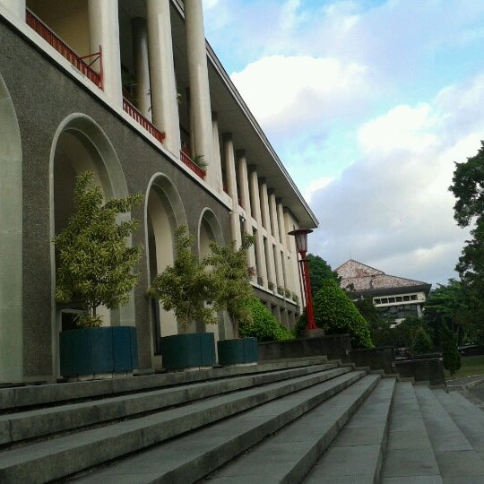 Fotos en Gedung Pusat UGM - Bulaksumur