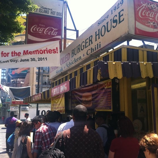 Molly's Burger (Now Closed) - Burger Joint in Central Hollywood