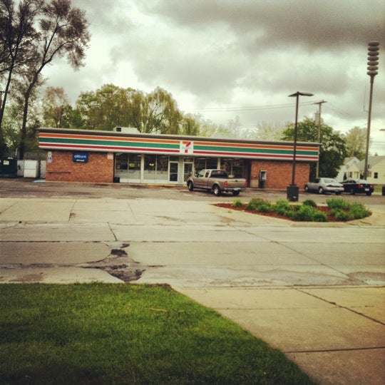 7-Eleven - Convenience Store