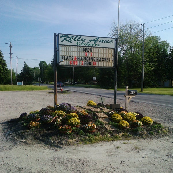 Kelly Anne Growers - Flower Store in North Ridgeville