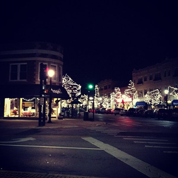 Downtown Wilmette Il