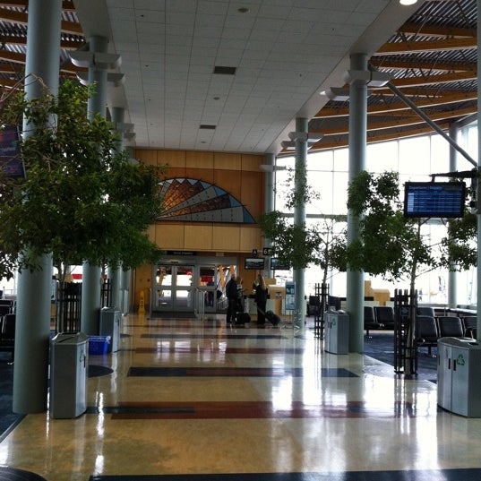 Victoria International Airport (YYJ) - Airport