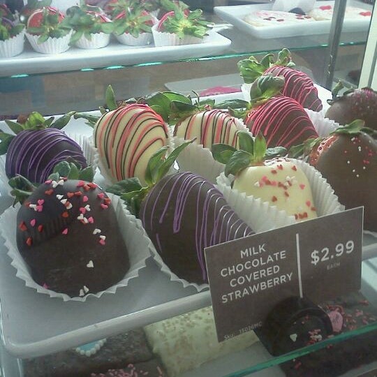 Russell Stover Outlet - Candy Store in Dundee