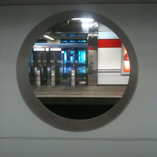 Metrostation Blaak - Stadsdriehoek - 5 tips from 1221 visitors