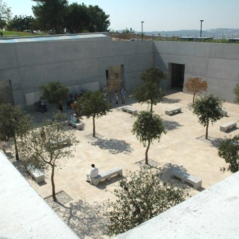 Square of Hope - 44 visitors