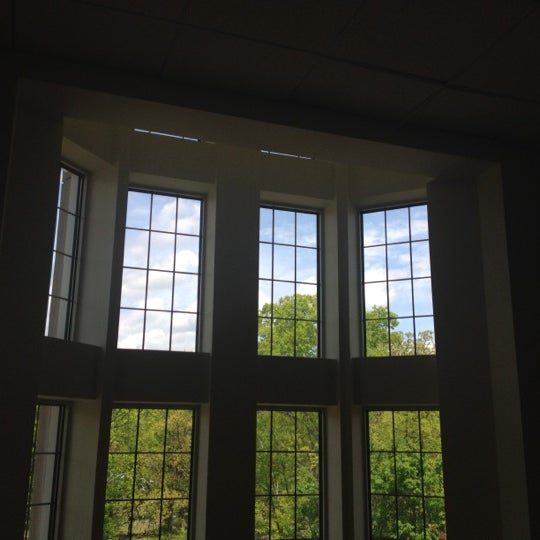 UConn Law Library - College Library in West End