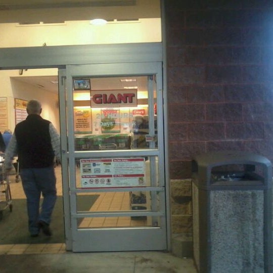 GIANT - Grocery Store