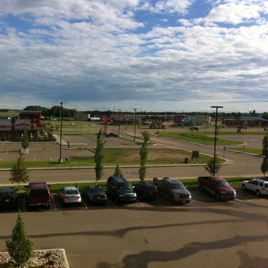 Ramada Stettler - Hotel