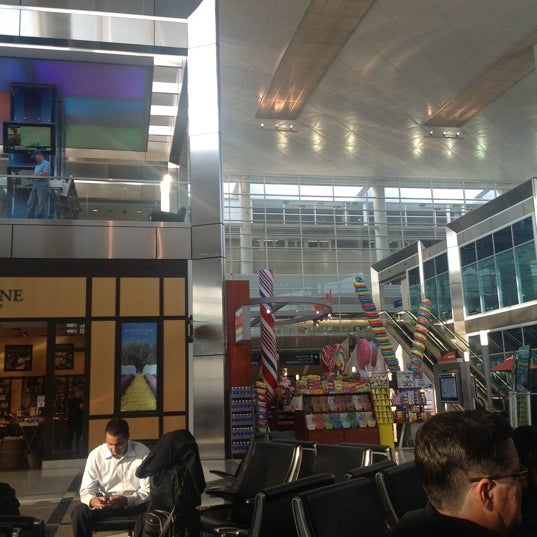 Gate D16 - Airport Gate