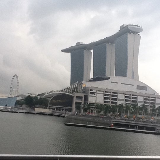 Marina Bay Waterfront Promenade - Waterfront in Financial District
