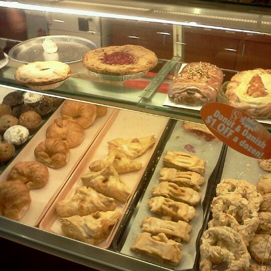 Servatti Pastry Shop & Deli - Deli / Bodega in Crestview Hills