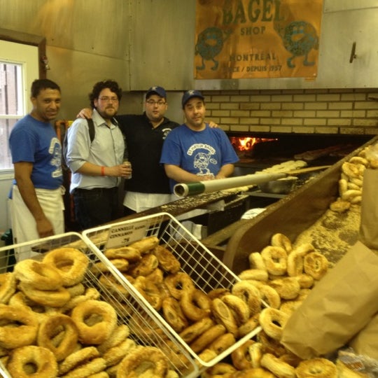 Photos at St-Viateur Bagel (La Maison du Bagel) - Mile-End - 154 tips ...