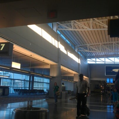 Gate D16 - Airport Gate