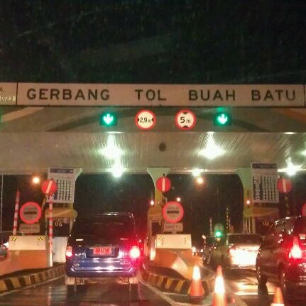 Gerbang tol otomatis (GTO) buah batu