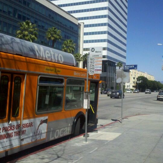Ventura & Sepulveda Metro Bus Stop - Bus Line in Sherman Oaks