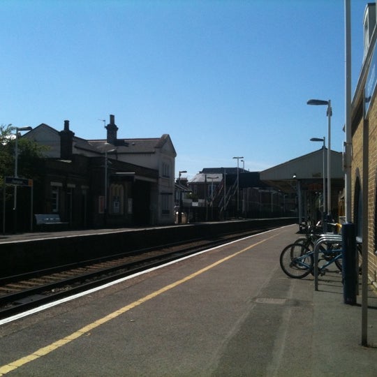 Hampton Railway Station (HMP) - 12 tips