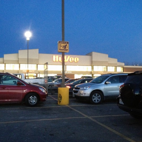 Hy-Vee - Grocery Store