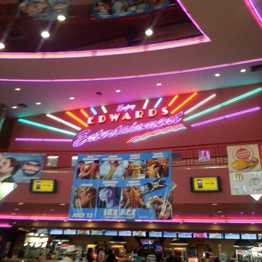 Photos at Regal Edwards Fresno 4DX & IMAX - Woodward Park - 33 tips