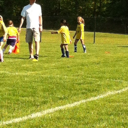 Thomas Ryan Memorial Park - 17600-17944 Lone Pine Ct