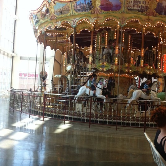 Photos at Palisades Center Mall - 142 tips