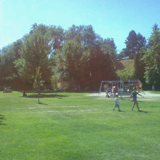 Memorial Park - Park in Summerland