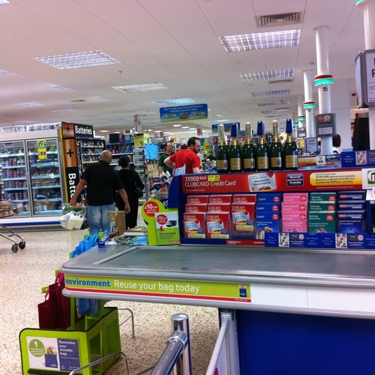 Tesco Extra - Supermarket in Luton