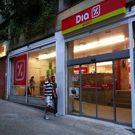 Supermercado Maxi DIA - Grocery Store in La Nova Esquerra de l'Eixample