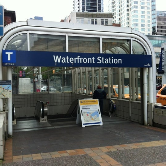 Waterfront Station - Downtown Vancouver'de Metro İstasyonu